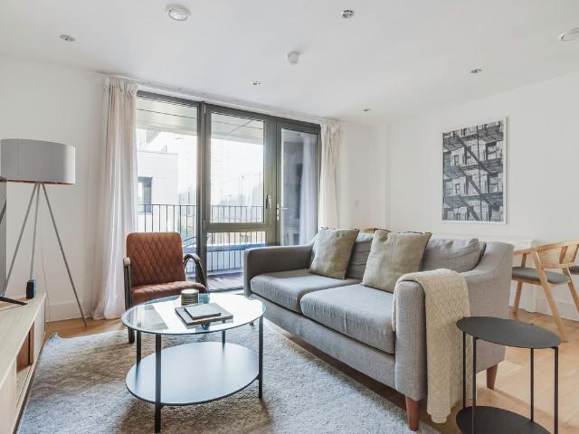 Royal Borough Of Kensington And Chelsea W10, 2 bed flat to rent, £3,700 pcm | PrimeLocation