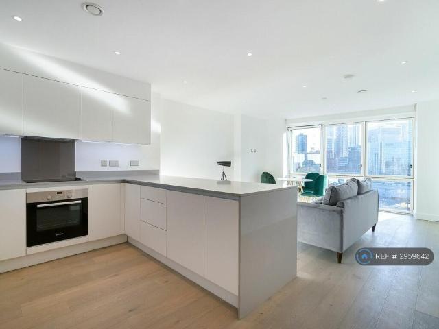 Royal Captain Court, London, E14 1 bed flat to rent £2,395 pcm £553 pw