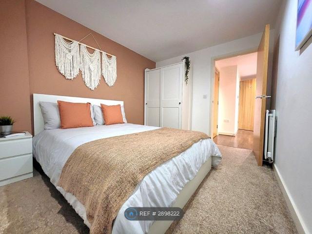 Royal Carriage Mews, London SE18, 1 bed flat to rent, £1,850 pcm | PrimeLocation