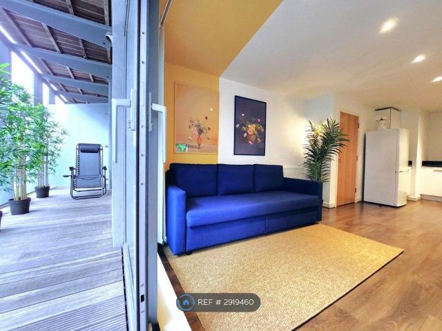 Royal Carriage Mews, London SE18, 1 bed flat to rent, £1,850 pcm | PrimeLocation