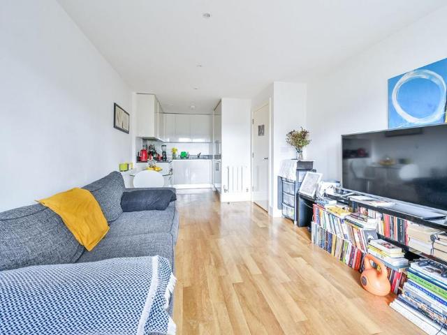 Royal Carriage Mews, Woolwich. 1 bed flat to rent £1,900 pcm £438 pw