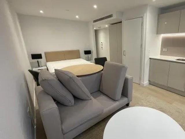 Royal Casino Slots, 102 King Street, London, W6 0QW, United Kingdom | 1 bed apartment for rent #167253968 | Rentberry