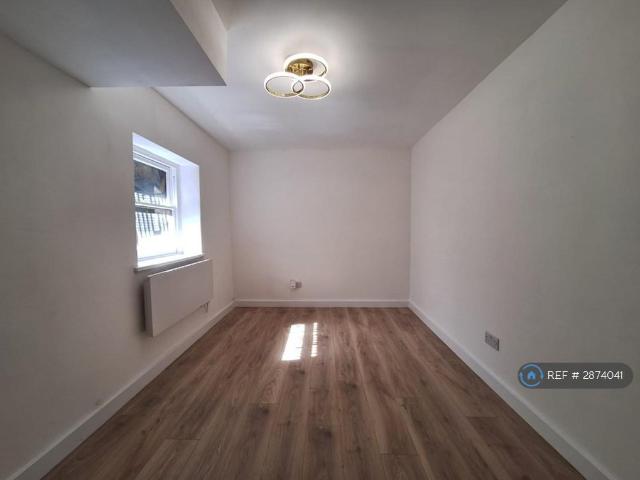 Royal College St, London, NW1 1 bed flat to rent £1,675 pcm £387 pw