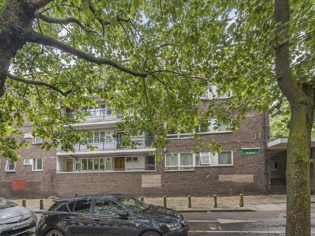 Royal College Street, London NW1 2 bed flat to rent £2,700 pcm £623 pw