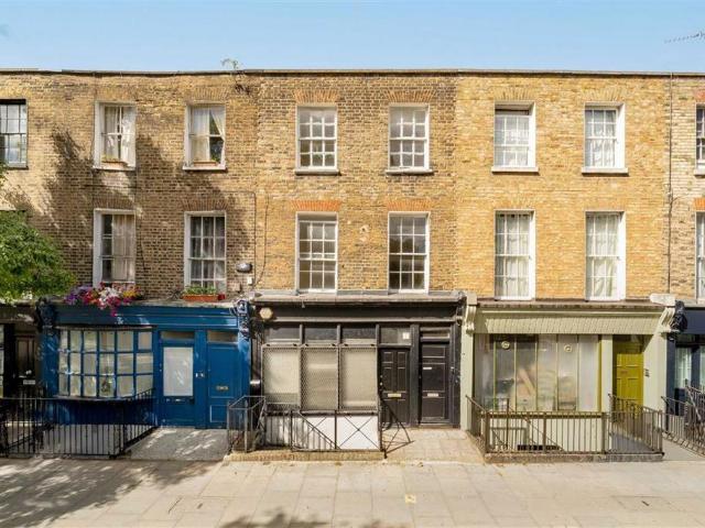 Royal College Street, London NW1 2 bed flat to rent £2,800 pcm £646 pw