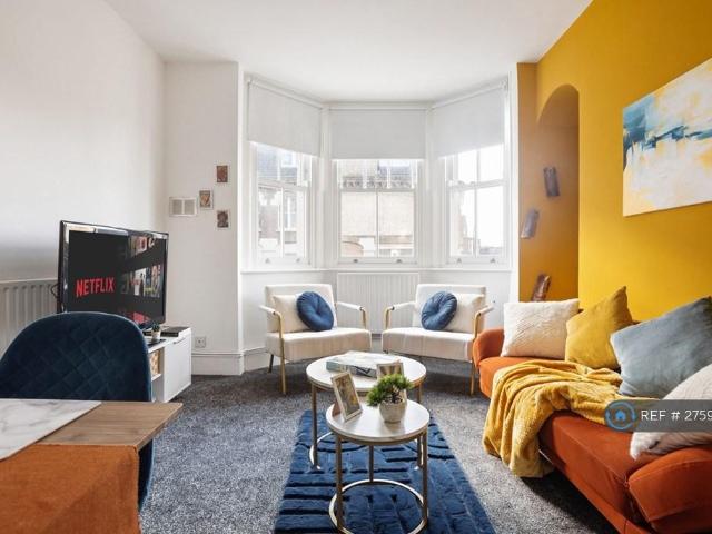 Royal College Street, London, NW1 2 bed semi detached house to rent £4,500 pcm £1,038 pw