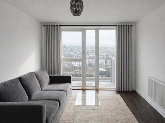 Royal Court, Croydon CR0, 2 bed flat to rent, £1,850 pcm | PrimeLocation