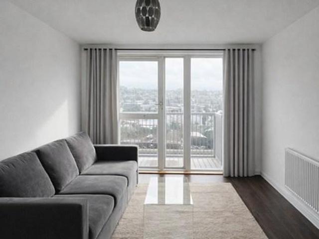 Royal Court, Croydon, CR0 2 bed flat to rent £1,850 pcm £427 pw