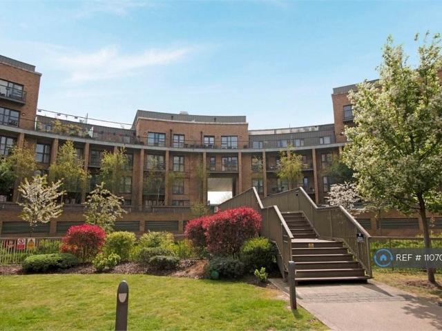 Royal Court, Croydon, CR0 2 bed flat to rent £1,890 pcm £436 pw