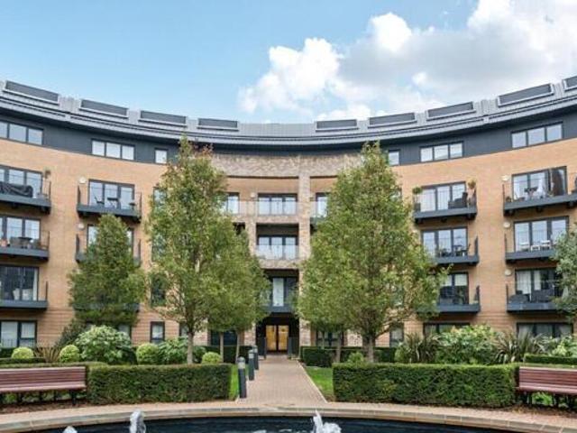 Royal Court, Stanmore, 2 Bedroom Flat