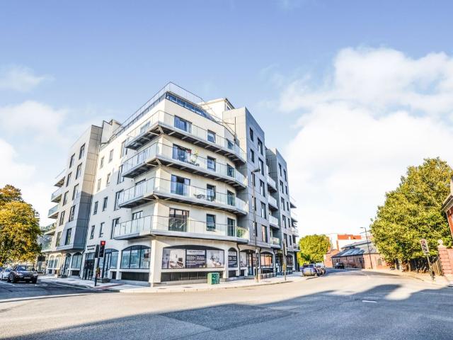 Royal Crescent Apartments, Royal Crescent Road, Ocean Village SO14, 1 bed flat to rent, £1,250 pcm | PrimeLocation