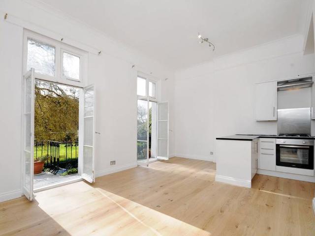 Royal Crescent, Holland Park W11, 1 bed flat to rent, £2,700 pcm | PrimeLocation