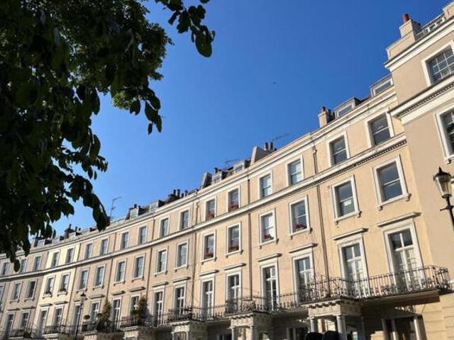 Royal Crescent, London, 1 Bedroom Apartment