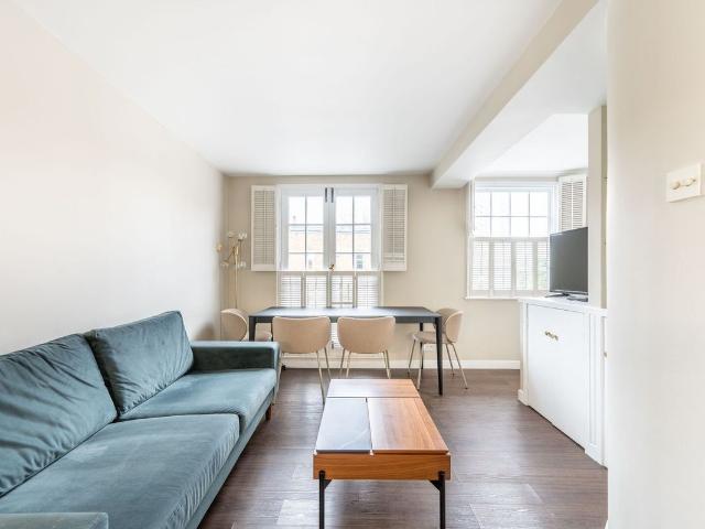 Royal Crescent Mews, Holland Park, London W11, 2 bed terraced house to rent, £4,117 pcm | PrimeLocation