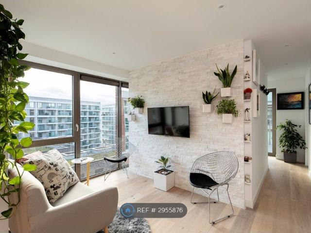 Royal Crest Avenue, London E16, 3 bed flat to rent, £3,475 pcm | PrimeLocation