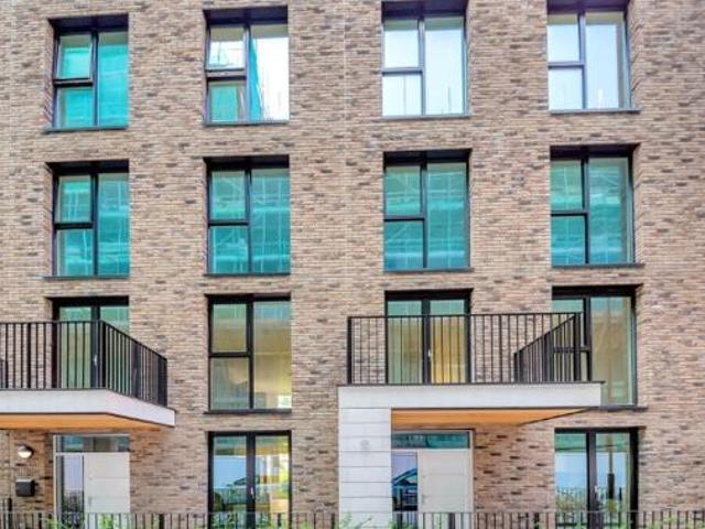 Royal Crest Avenue, London, 4 Bedroom Town