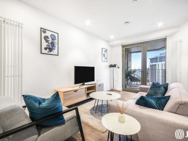 Royal Docks West, Western Gateway, E16 2 bed apartment to rent £2,600 pcm £600 pw