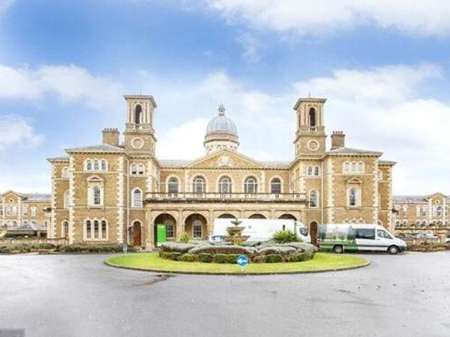 Royal Drive, London, 2 Bedroom Apartment