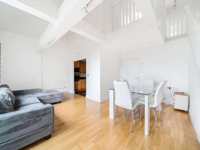 Royal Drive, London, N11