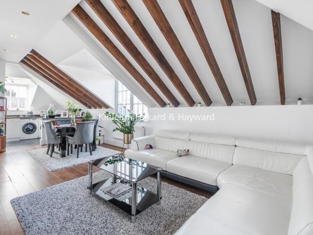 Royal Drive, London N11, 3 bed flat to rent, £3,000 pcm | PrimeLocation