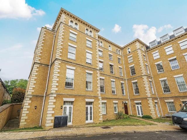 Royal Drive N11, 3 bed flat to rent, £3,400 pcm | PrimeLocation