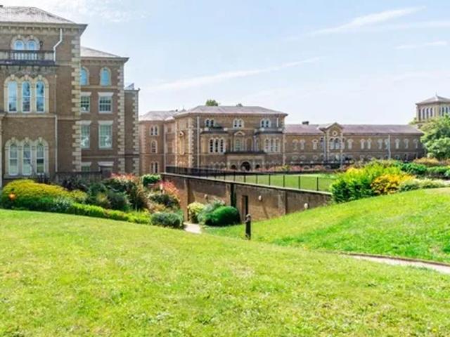Royal Drive, London, N11 3FS, United Kingdom | 2 bed apartment for rent #116538565 | Rentberry