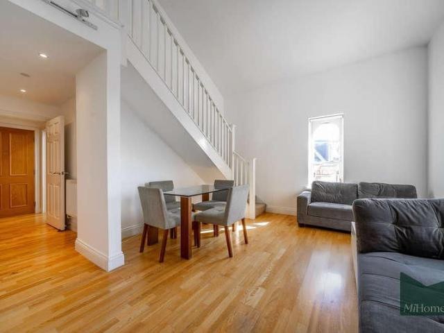 Royal Drive, Princess Park Manor, N11