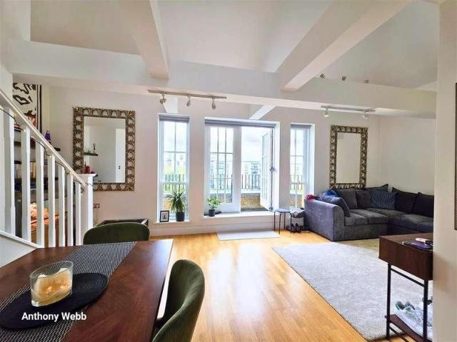 Royal Drive, Princess Park Manor, N11