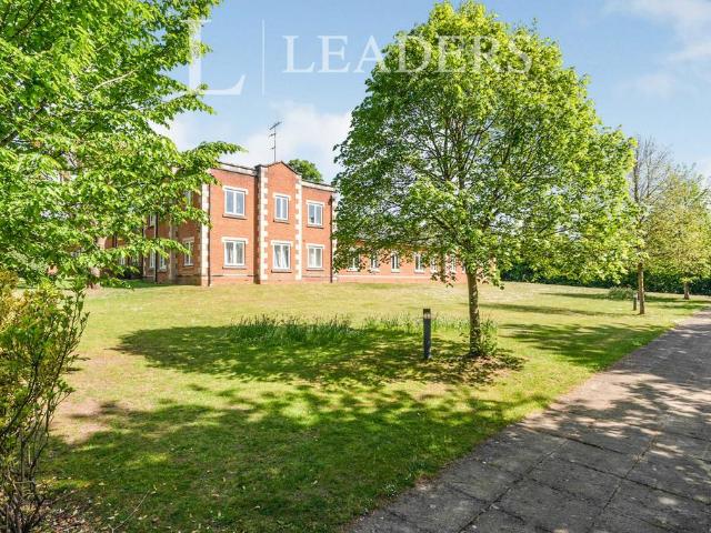 Royal Earlswood Park, Redhill, RH1 2 bed flat to rent £1,700 pcm £392 pw