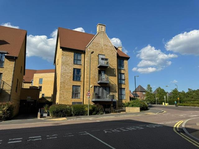 Royal Engineers Way, London NW7 2 bed flat to rent £2,500 pcm £577 pw