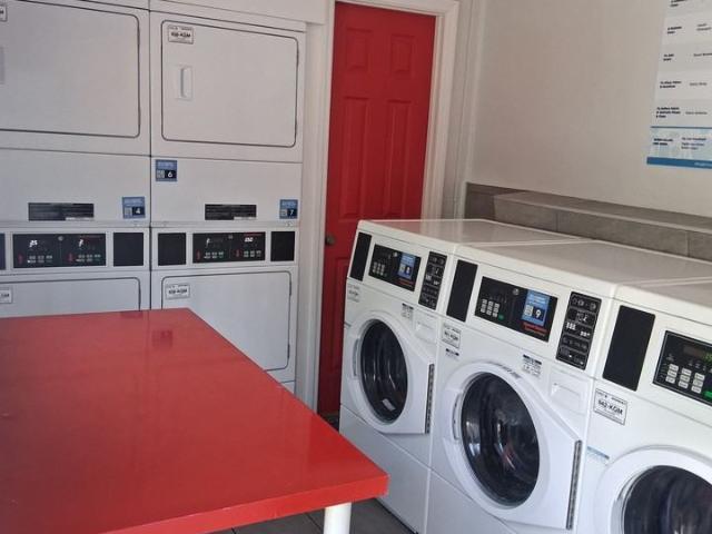 Royal Estates 1 Bedroom Apartment for Rent at 8050 Arlington Expy, Jacksonville, FL 32211 Woodland Acres
