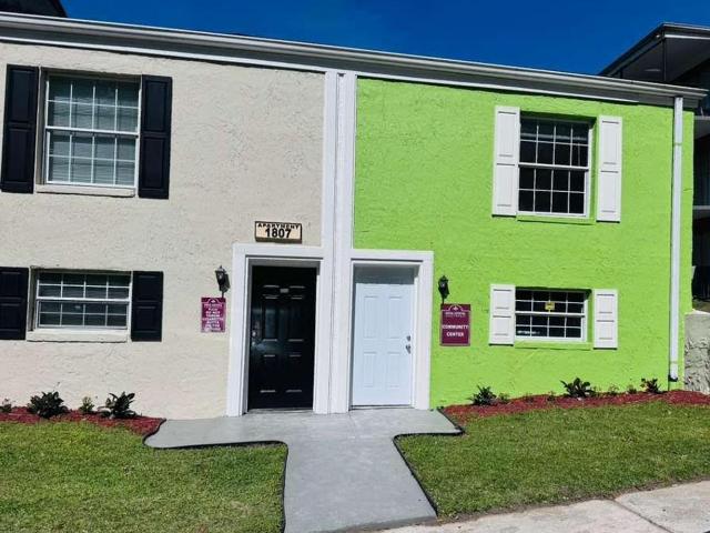 Royal Estates 2 Bedroom Apartment for Rent at 8050 Arlington Expy, Jacksonville, FL 32211 Woodland Acres