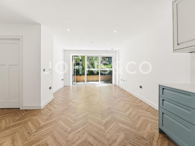 Royal Exchange, Kingston Upon Thames, London KT1, 1 bed flat to rent, £1,950 pcm | PrimeLocation