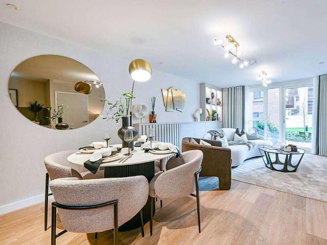 Royal Gateway, Cloister Road W3 3 bed flat to rent £3,800 pcm £877 pw