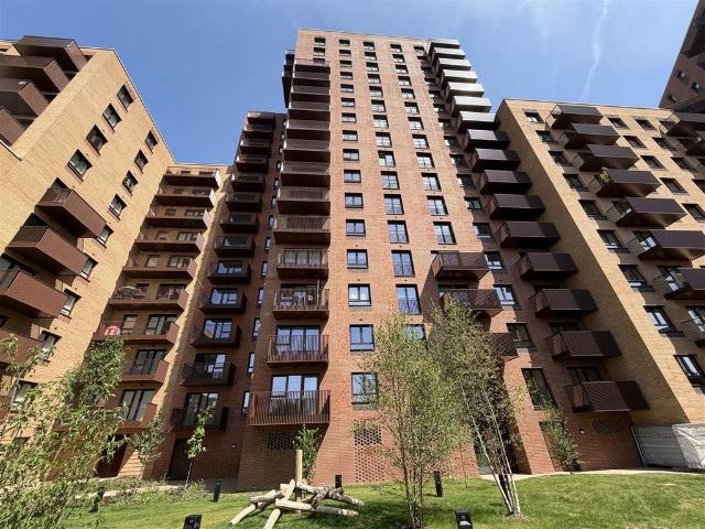 Royal Gateway, Horn Lane, Acton W3 1 bed apartment to rent £2,150 pcm £496 pw
