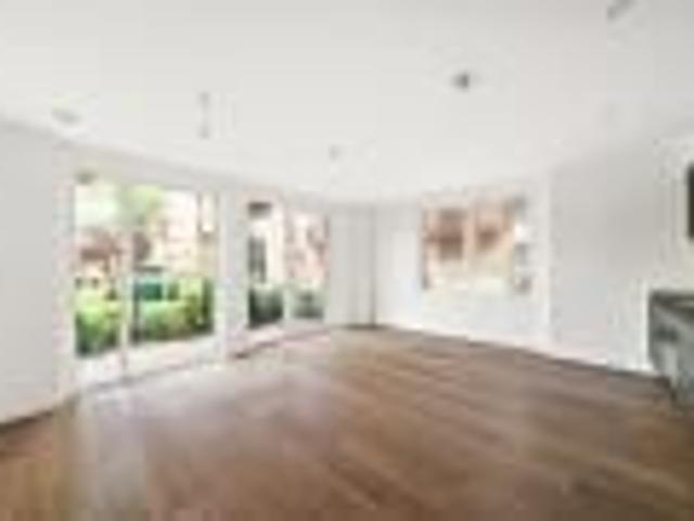 Royal Gateway, London W3, Acton, 2 bed flat to rent, £2,900 pcm | PrimeLocation