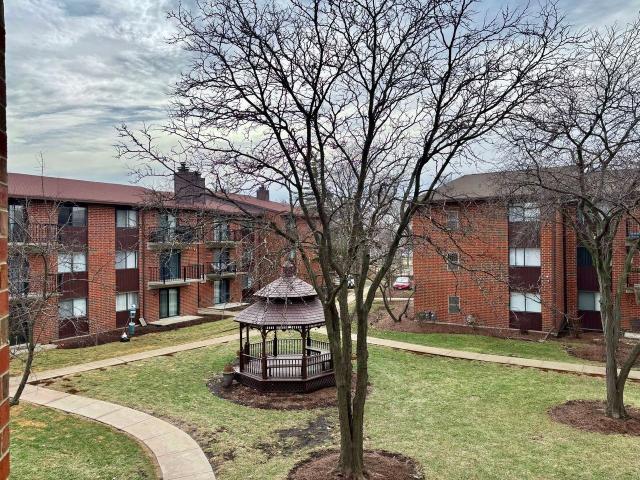 Royal Grove Apartments 2 Bedroom Apartment for Rent at 1100 Grove Ave, Bensenville, IL 60106