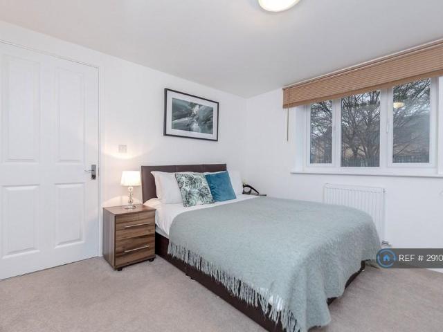 Royal Lane, West Drayton, UB7 2 bed flat to rent £1,550 pcm £358 pw