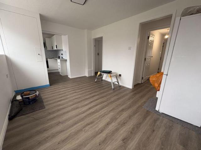 Royal Lane, Yiewsley, UB7 5 bed semi detached house to rent £2,750 pcm £635 pw