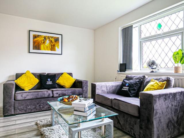Royal Leamington Spa CV32, 3 bed flat to rent, £3,713 pcm | PrimeLocation