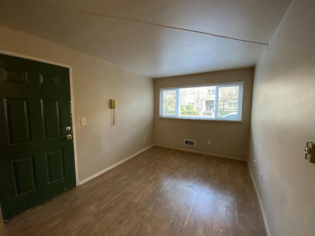 Royal Manor Apartments 2 Bedroom Apartment for Rent at 1519 Ne 50th St, Seattle, WA 98105 University District