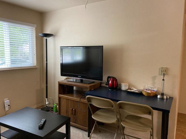 Royal Manor Apartments 4 Bedroom Apartment for Rent at 1519 Ne 50th St, Seattle, WA 98105 University District