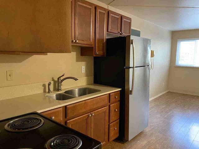 Royal Manor Apartments 5 Bedroom Apartment for Rent at 1519 Ne 50th St, Seattle, WA 98105 University District