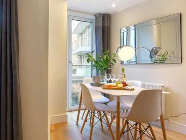 Royal Mail Poplar and Isle of Dogs Delivery Office, Burdett Road, London, E14 7AE, United Kingdom | 2 bed apartment for rent #154606166 | Rentberry