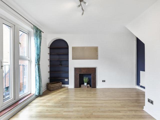 Royal Oak Court, Pitfield Street. 2 bed apartment to rent £2,817 pcm £650 pw