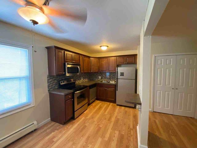 Royal Oak Estates 1 Bedroom Apartment for Rent at 1105 N Stephenson Hwy, Royal Oak, MI 48067
