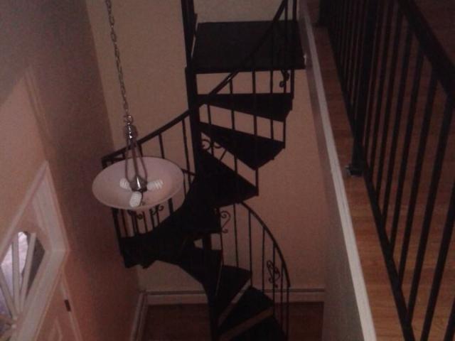 Royal Oak Estates 2 Bedroom Apartment for Rent at 1105 N Stephenson Hwy, Royal Oak, MI 48067