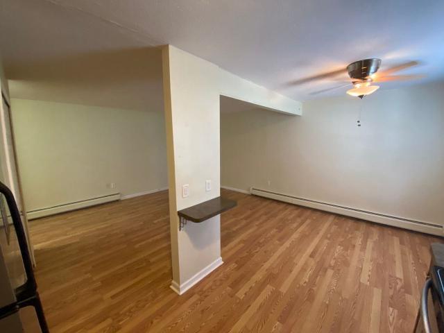 Royal Oak Estates 2 Bedroom Apartment for Rent at 1105 N Stephenson Hwy, Royal Oak, MI 48067