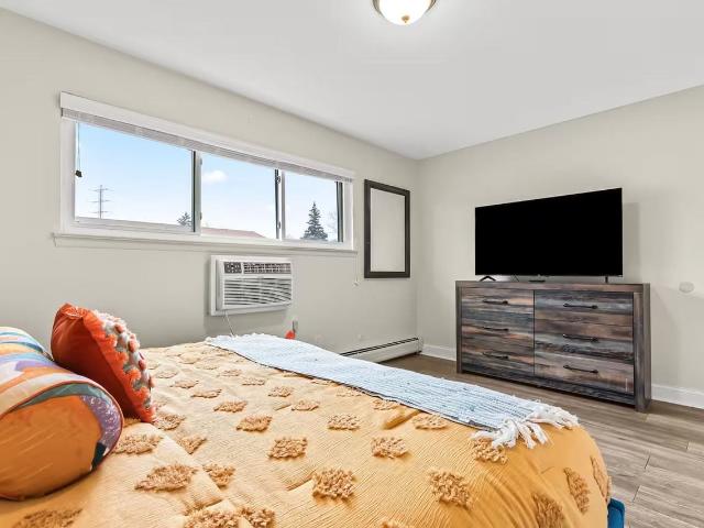 Royal Oak Place 1 Bedroom Apartment for Rent at 2325 W 13 Mile Rd, Royal Oak, MI 48073