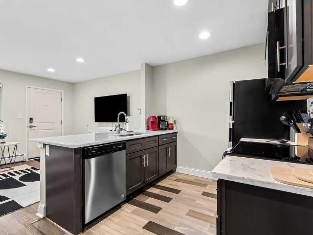 Royal Oak Place 1 Bedroom Apartment for Rent at 2325 W 13 Mile Rd, Royal Oak, MI 48073